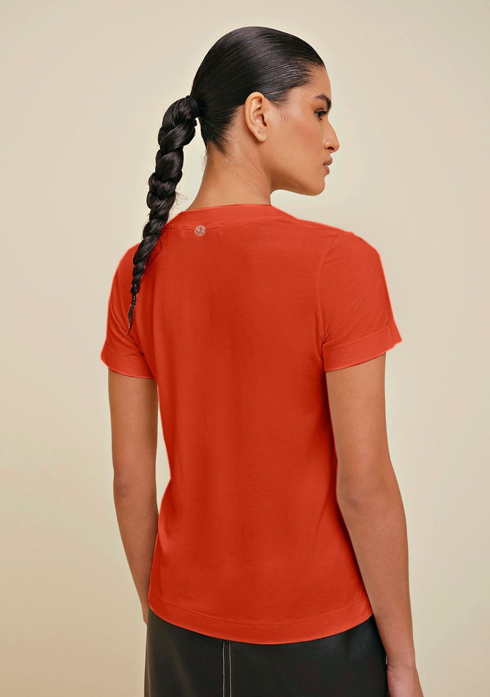 T-Shirt Morena Rosa Decote V Com Placa Laranja - Privalia