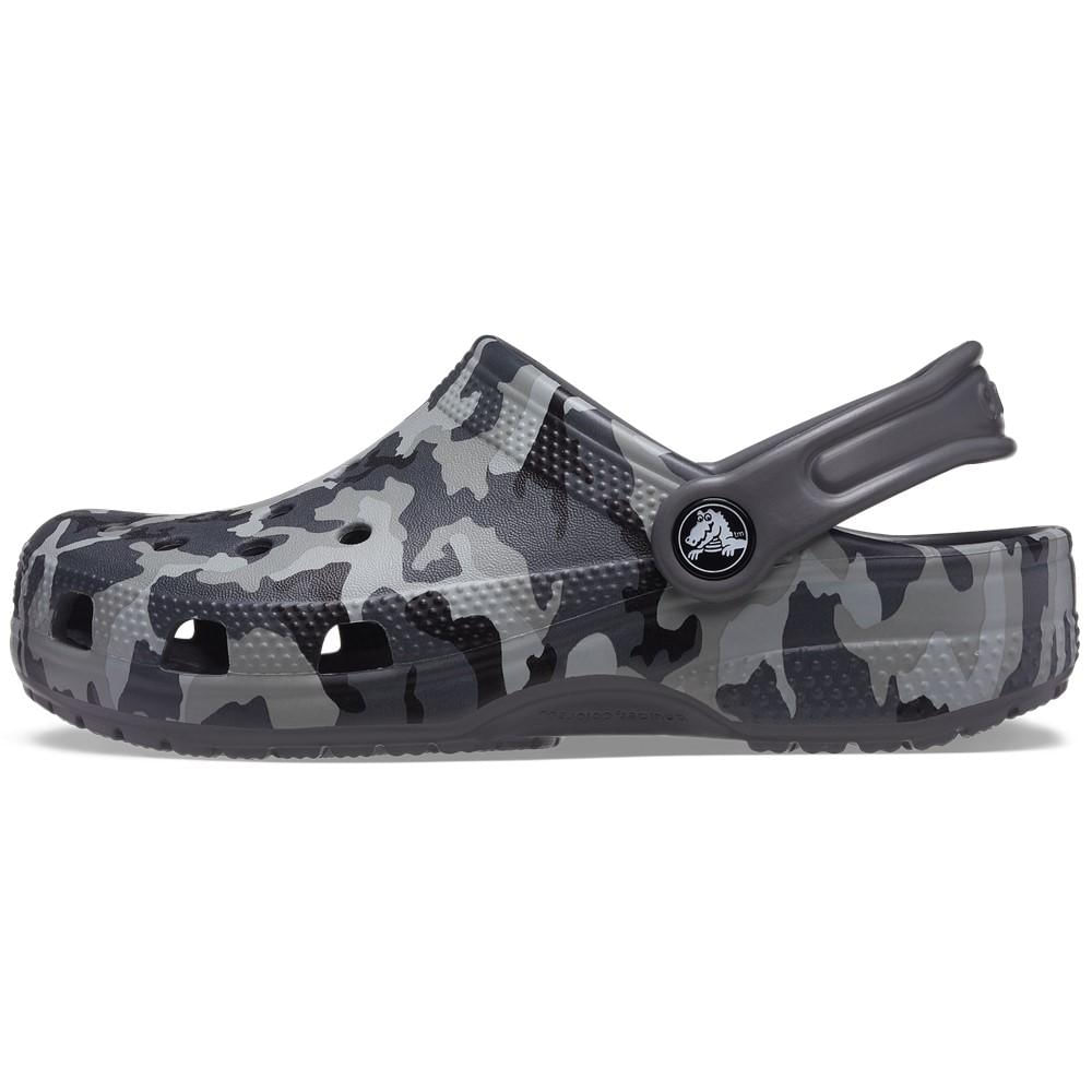 Sandália crocs classic camo clog kidst black/grey - Privalia