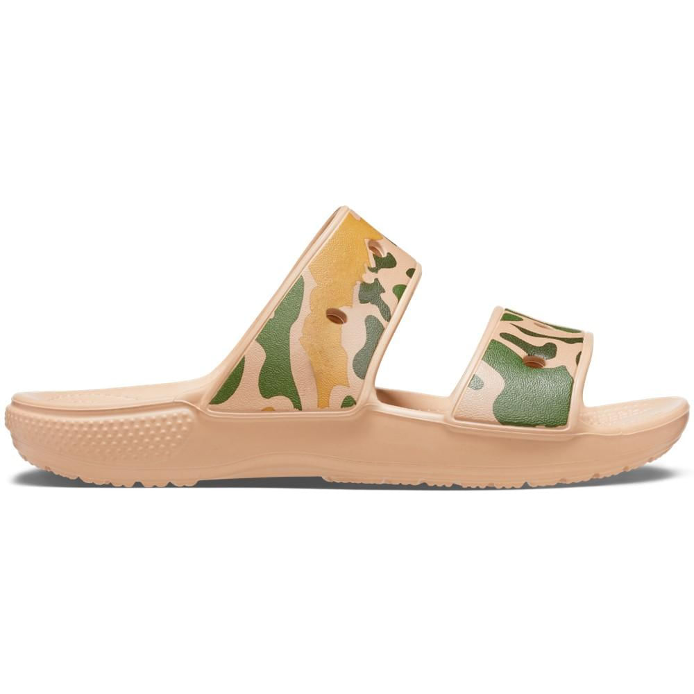 Sandália crocs classic printed camo sandal chai/tan - Privalia